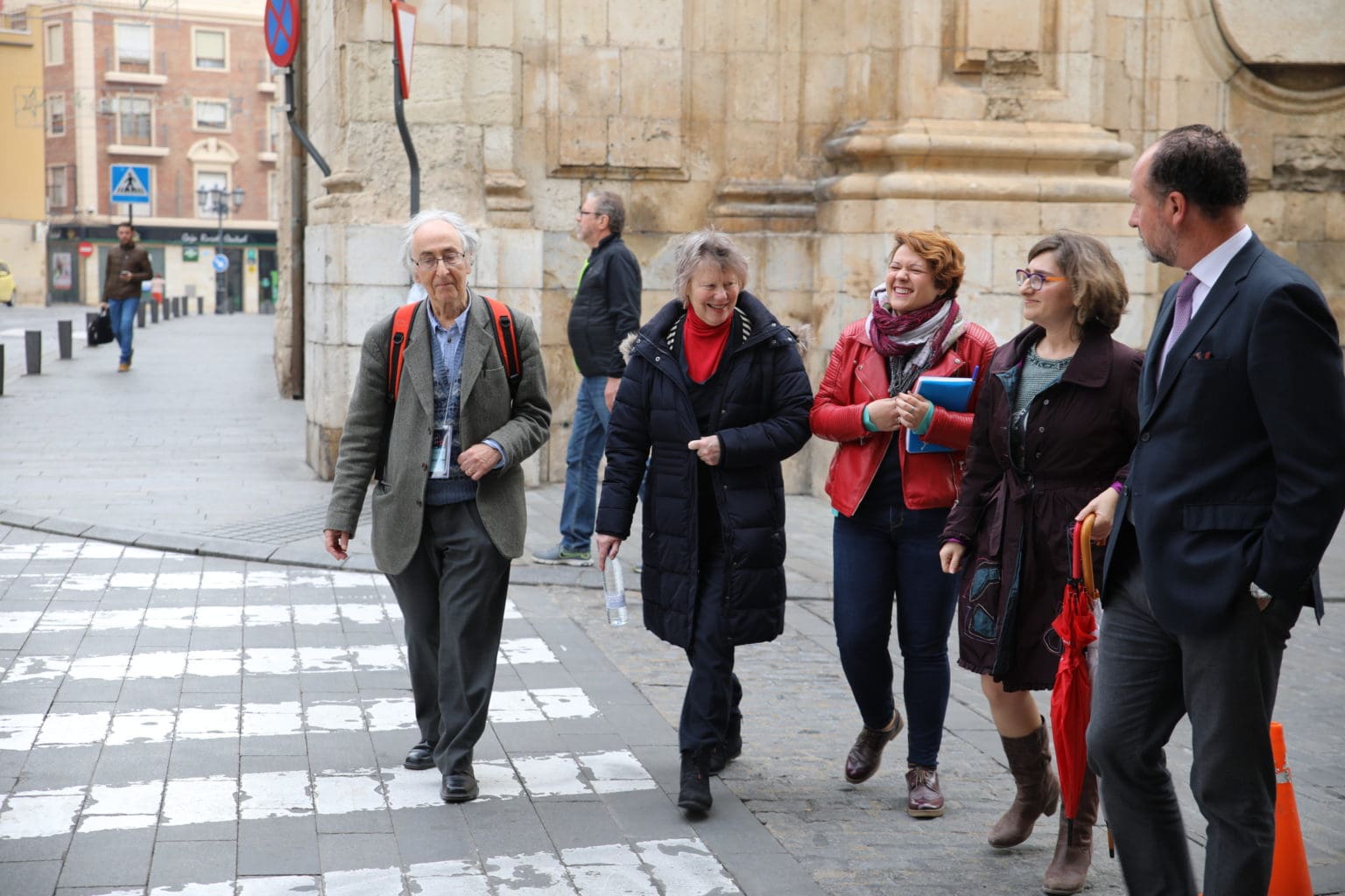 El Premio Nobel de Física Brian Josephson recibió la insignia de la ...