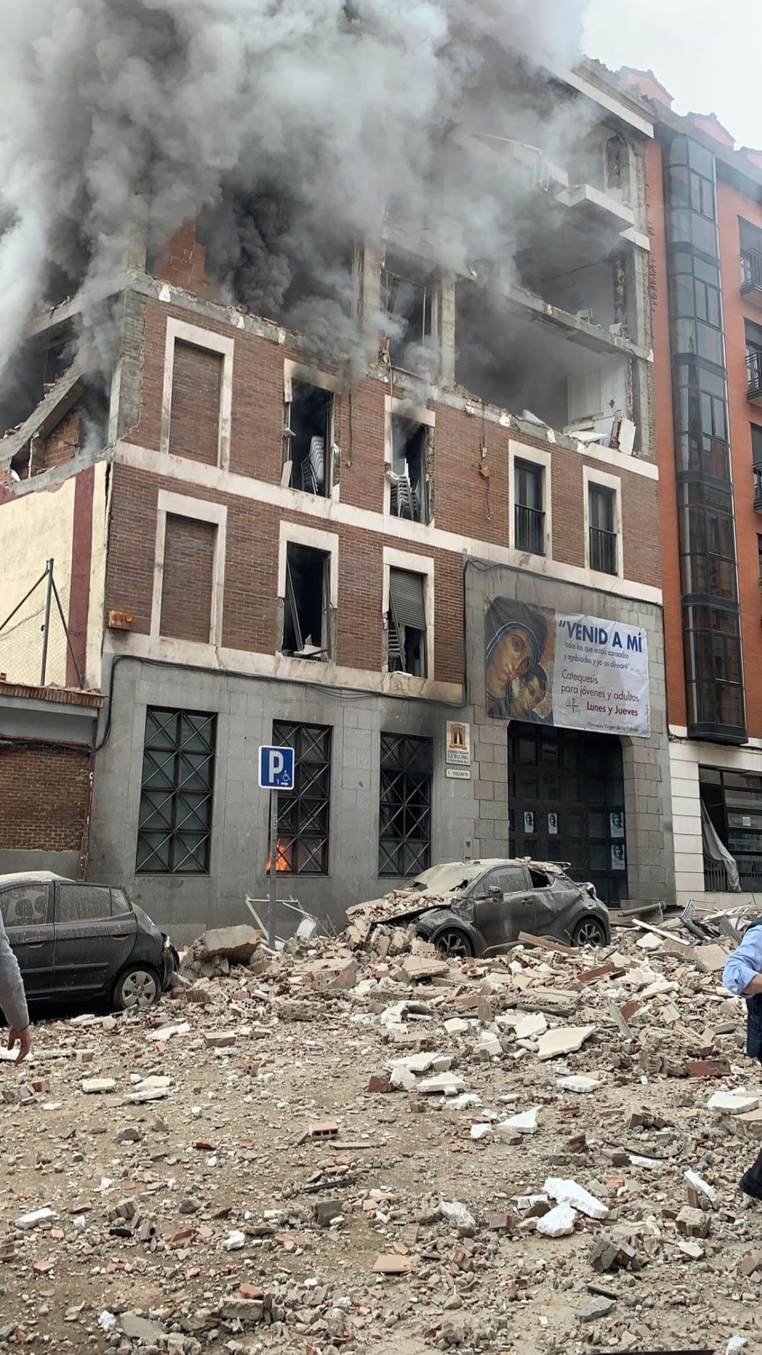 Dos muertos y varios heridos en la explosión en un edificio en Madrid