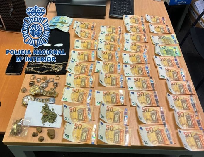 Dos detenidos en Alicante al descubrir un pase de droga interviniendo ...