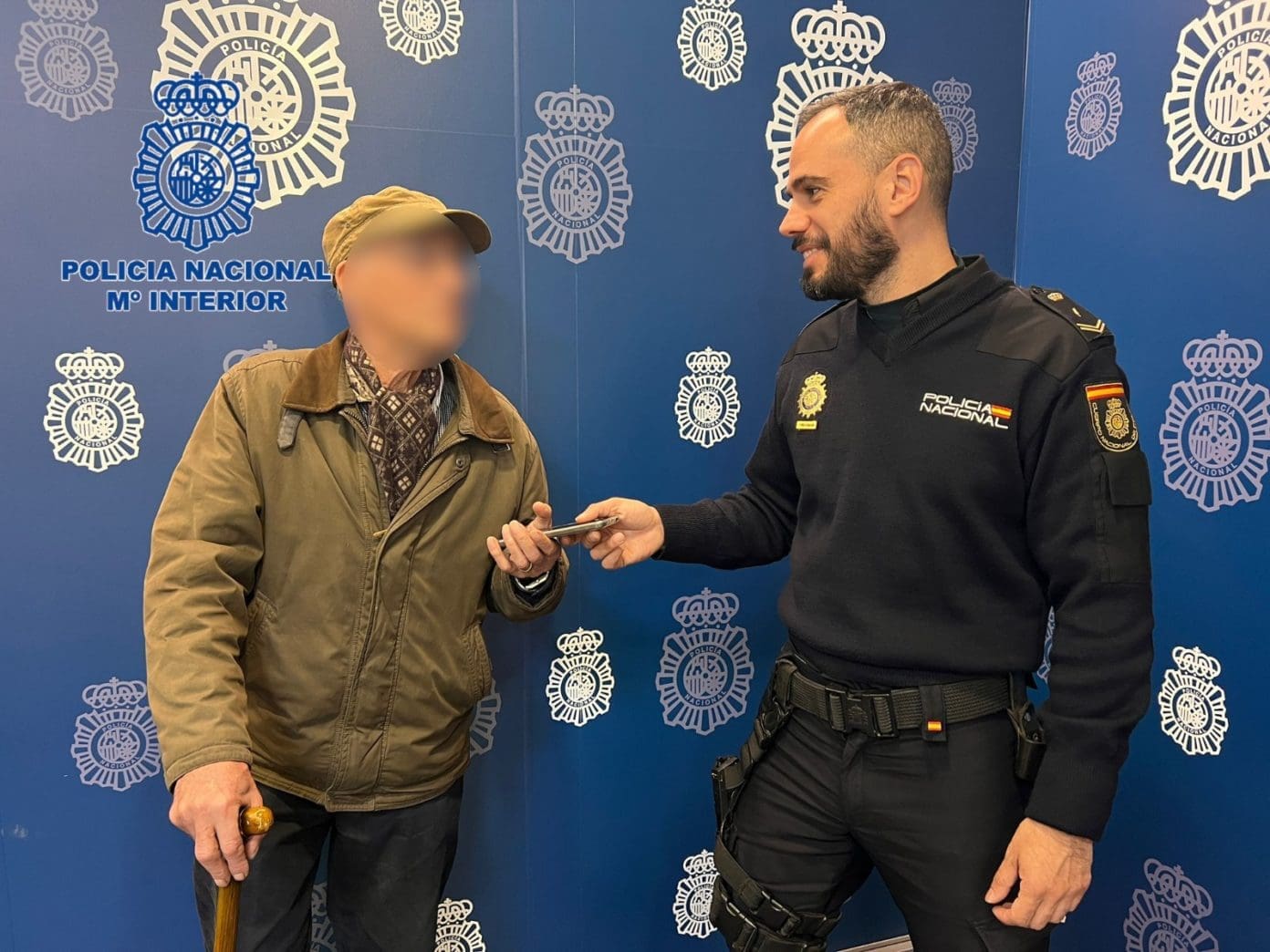 Seven arrested for defrauding a hundred elderly people using the ...