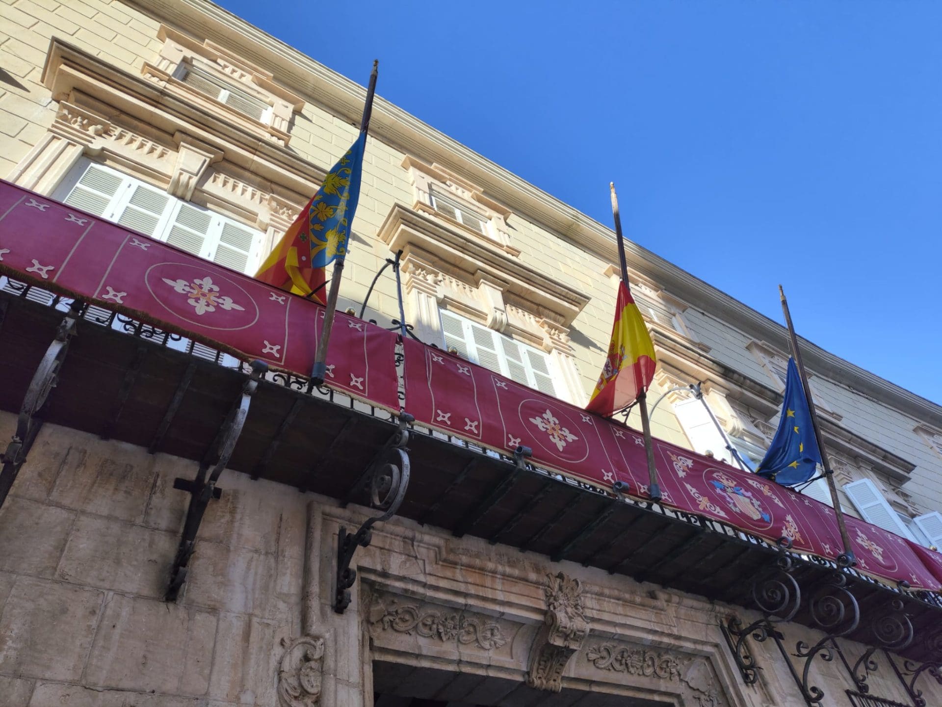 Tres días de luto oficial en la Comunitat Valenciana por el incendio de ...