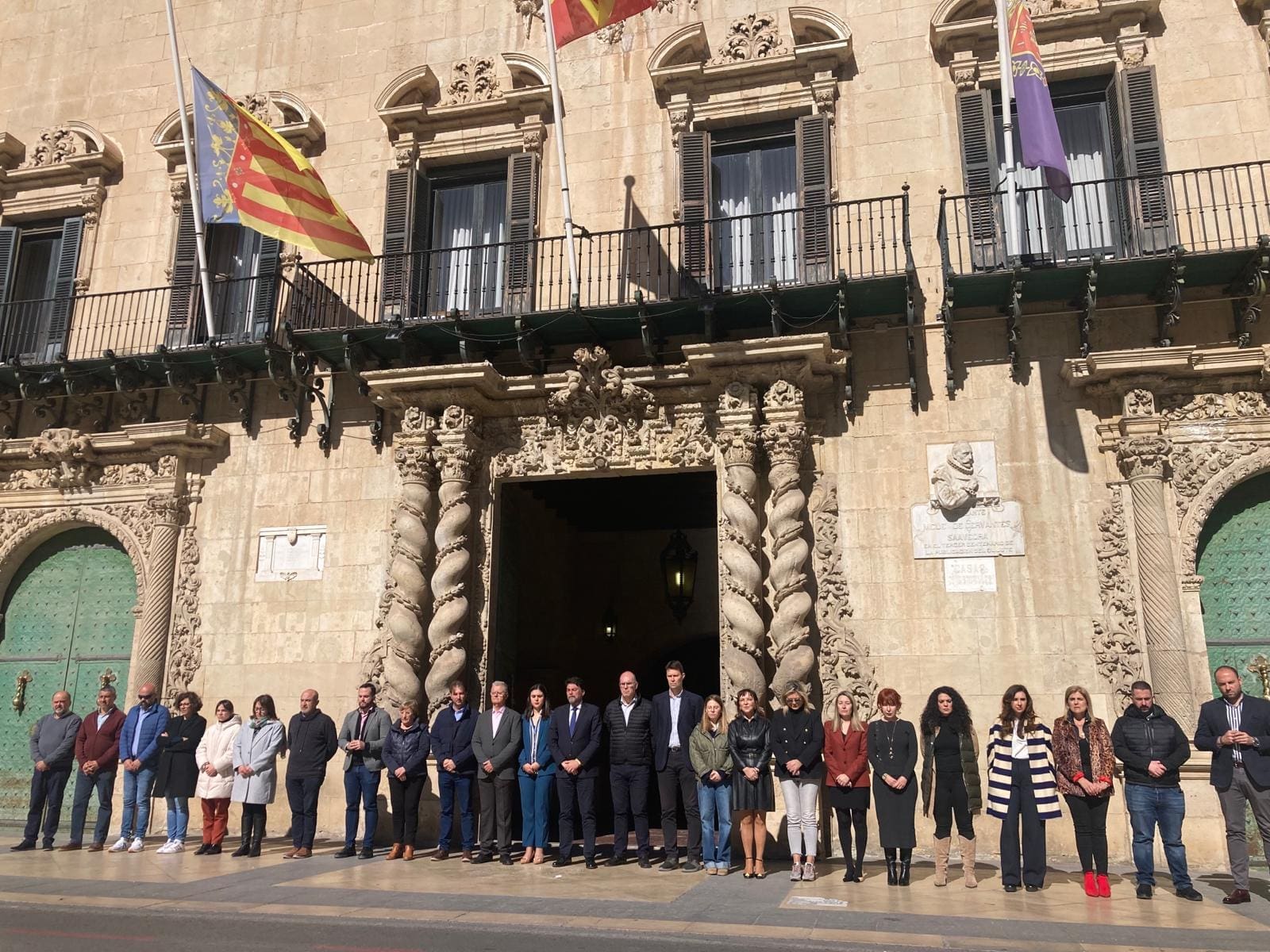 La ciudad de Alicante 'llora con Valencia' y guarda silencio en ...