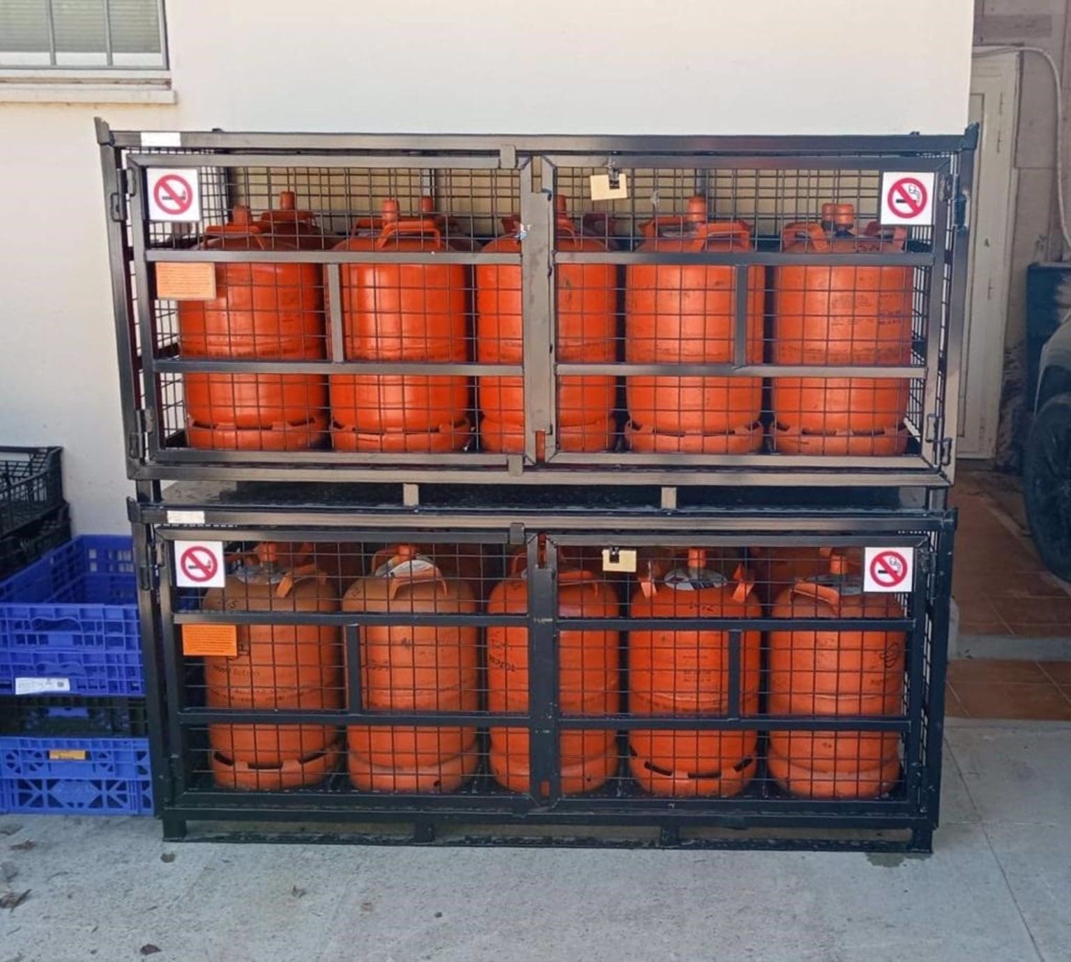 The price of a butane gas cylinder continues to fall and will drop by 5 ...