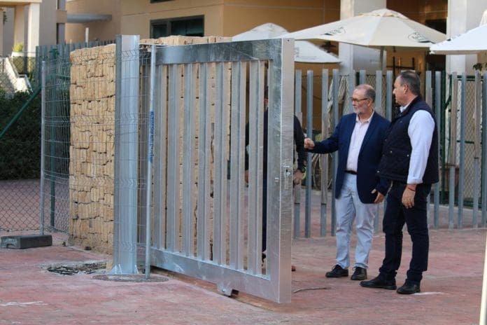 El Campello repone las cuatro grandes puertas de acceso al Parque ...