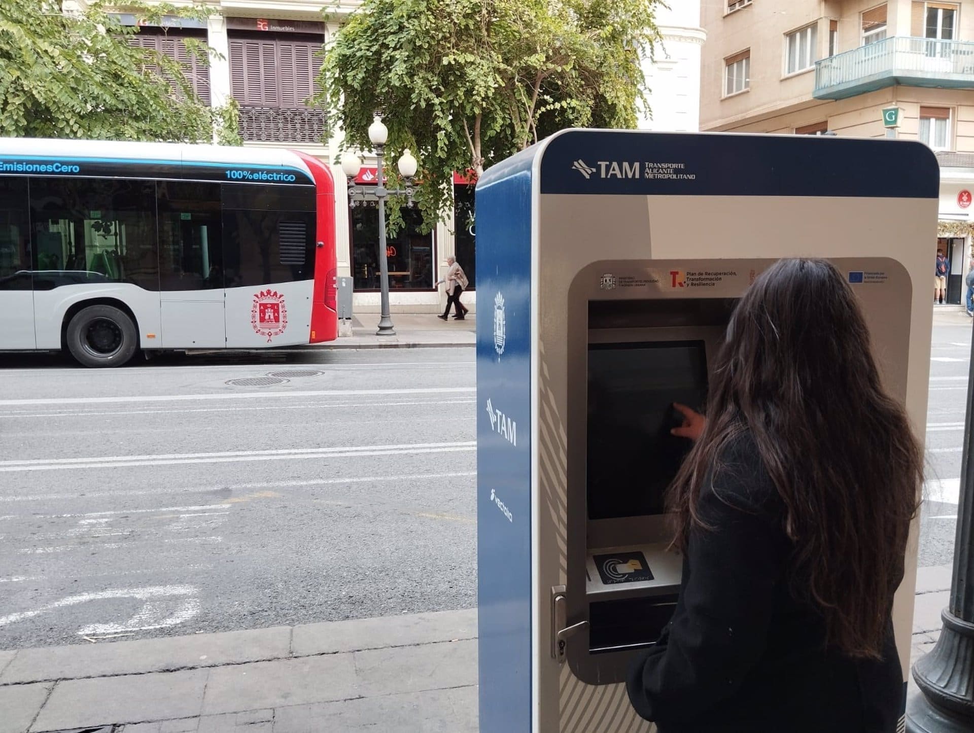 Entran en servicio 20 máquinas, una nueva 'app' y una web para vender y ...