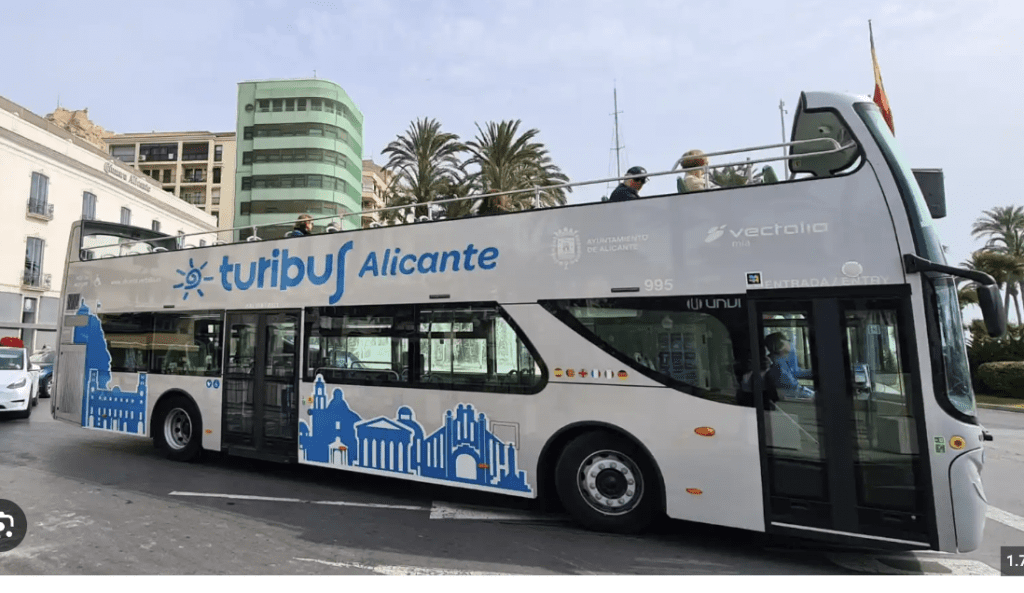 Alicante adelanta a San José la puesta en servicio del Turibús