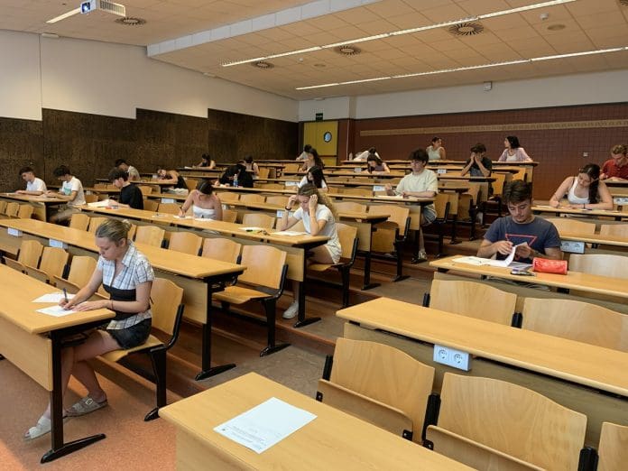 PAU Comunitat Valenciana, 25.666 alumnos y huelga docente - Diario de ...