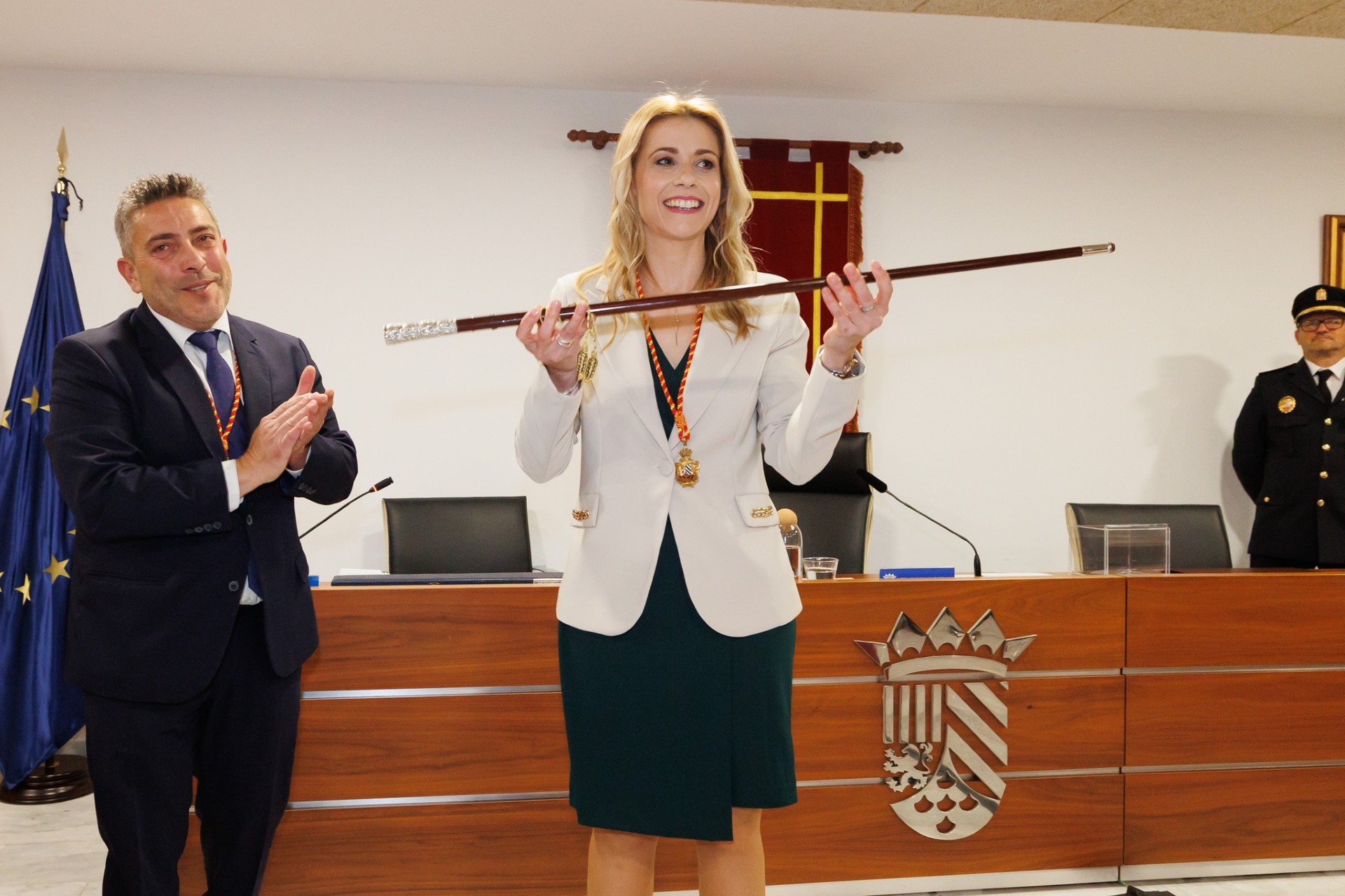 Nati Algado is sworn in as mayor of Finestrat - Diario de Alicante